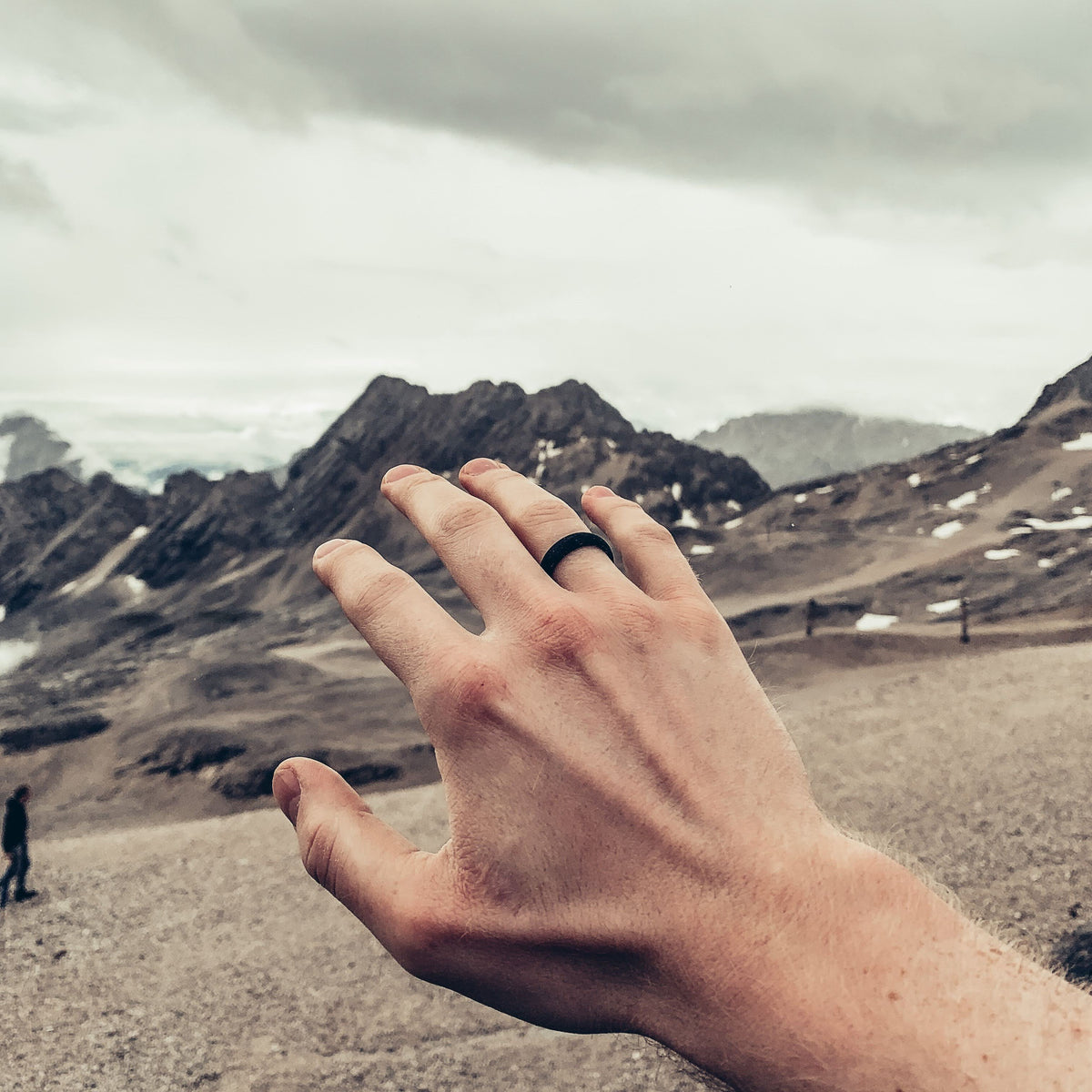 SR1 Deep Black | Der bequeme Ring aus Silikon in Schwarz – SOLID RINGS